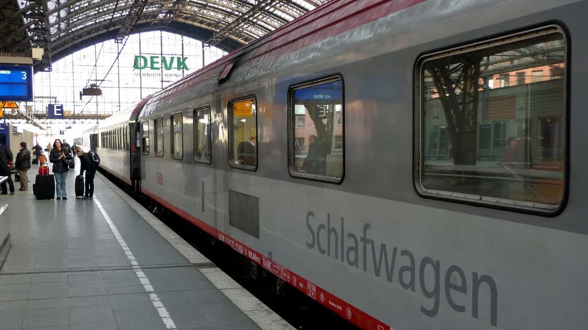 Hungary Trains | High-Speed Train Tickets & Schedule